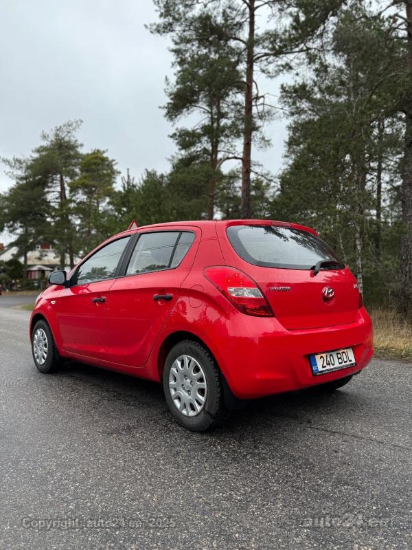 Red Hyundai i20 2011 in Tallinn, with an engine capacity of 1.20 L and mileage of 113 thousand km for 2900 €, photo 8 on AUTOMOTO.COM.LV