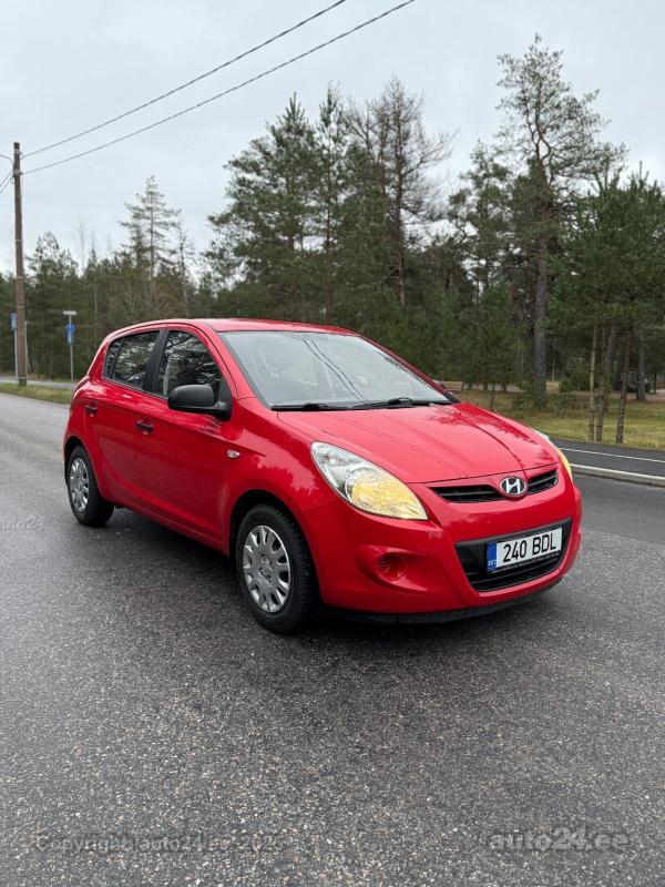 Red Hyundai i20 2011 in Tallinn, with an engine capacity of 1.20 L and mileage of 113 thousand km for 2900 €, photo 10 on AUTOMOTO.COM.LV