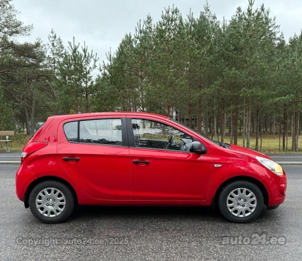 Sarkans Hyundai i20 2011 Tallina, ar dzinēja tilpumu 1.20 L un nobraukumu 113 tūkst. km par 2900 €, foto 3 vietnē AUTOMOTO.COM.LV