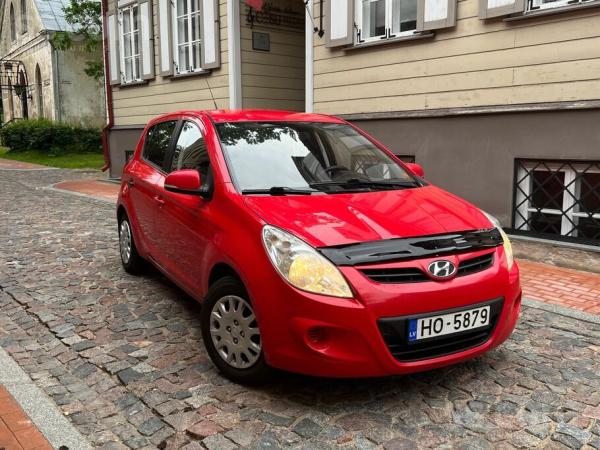 Sarkans Hyundai i20 2011 Cēsis, ar dzinēja tilpumu 1.40 L un nobraukumu 386 tūkst. km par 1790 €, foto 1 vietnē AUTOMOTO.COM.LV