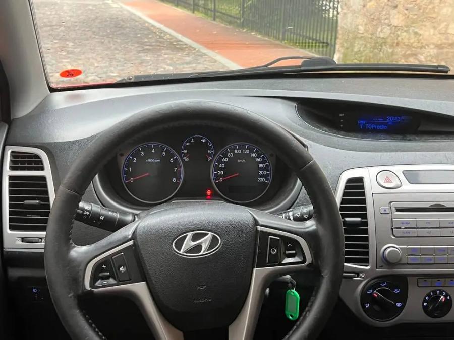 Sarkans Hyundai i20 2011 Cēsis, ar dzinēja tilpumu 1.40 L un nobraukumu 386 tūkst. km par 1790 €, foto 10 vietnē AUTOMOTO.COM.LV