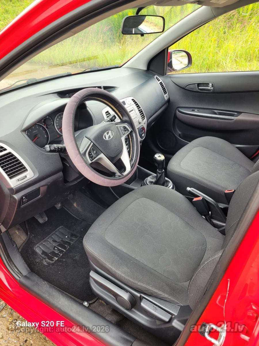 Sarkans Hyundai i20 2011 Tallina, ar dzinēja tilpumu 1.40 L un nobraukumu 209 tūkst. km par 1900 €, foto 5 vietnē AUTOMOTO.COM.LV