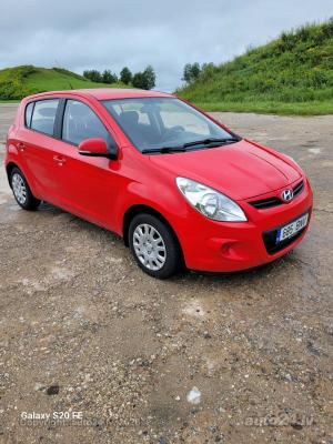 Red Hyundai i20 2011 in Tallinn, with an engine capacity of 1.40 L and mileage of 209 thousand km for 1900 €, photo 1 on AUTOMOTO.COM.LV
