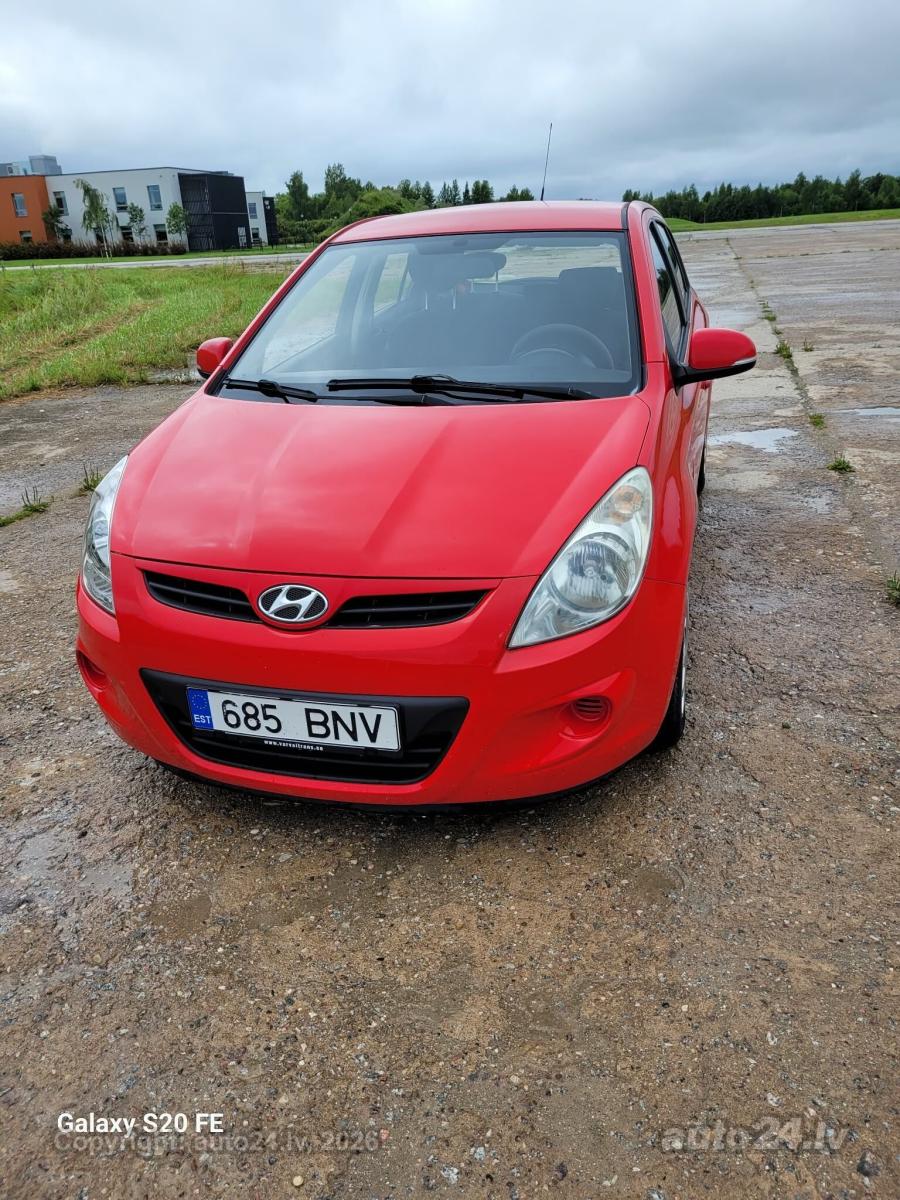 Red Hyundai i20 2011 in Tallinn, with an engine capacity of 1.40 L and mileage of 209 thousand km for 1900 €, photo 3 on AUTOMOTO.COM.LV