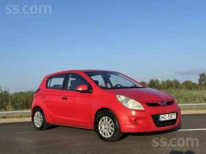 Красный Хендай и20 2011 в Рига, объемом двигателя 1.40 л и пробегом 269 тыс. км за 1750 €, фото 3 на AUTOMOTO.COM.LV