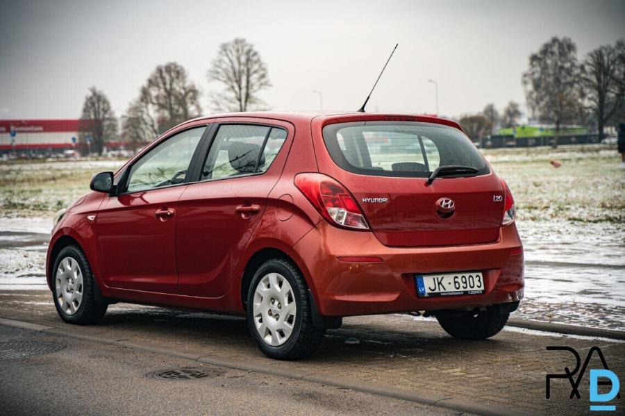 Sarkans Hyundai i20 2013 Rīga, ar dzinēja tilpumu 1.20 L un nobraukumu 174 tūkst. km par 1990 €, foto 2 vietnē AUTOMOTO.COM.LV