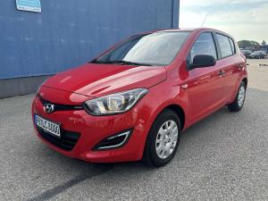 Sarkans Hyundai i20 2013 Marijampole, ar dzinēja tilpumu 1.25 L un nobraukumu 122 tūkst. km par 3850 €, foto  vietnē AUTOMOTO.COM.LV