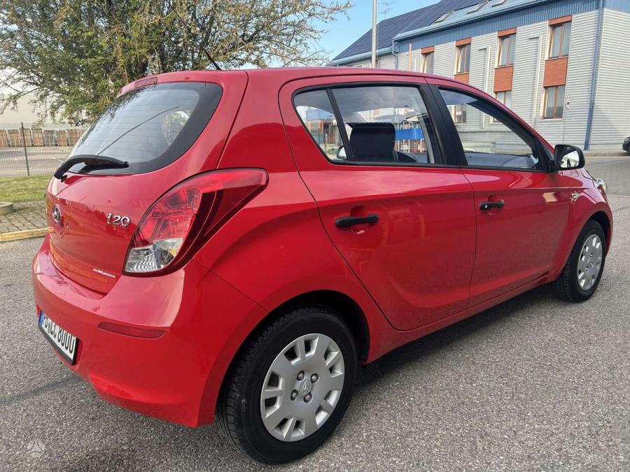 Sarkans Hyundai i20 2013 Marijampole, ar dzinēja tilpumu 1.25 L un nobraukumu 122 tūkst. km par 3850 €, foto 4 vietnē AUTOMOTO.COM.LV