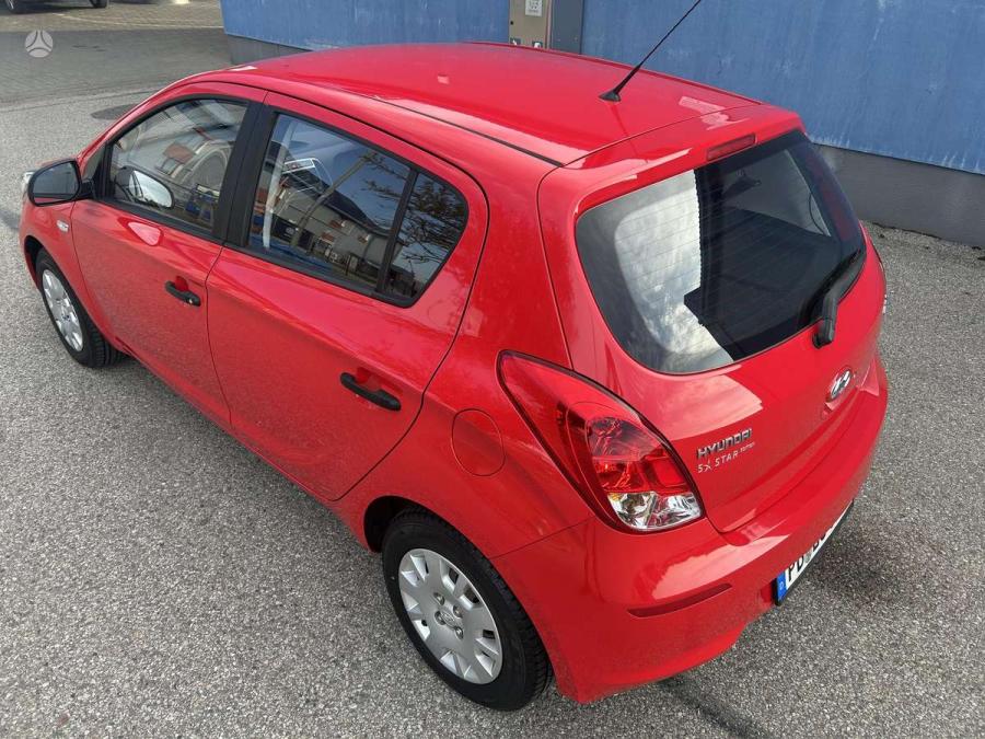Sarkans Hyundai i20 2013 Marijampole, ar dzinēja tilpumu 1.25 L un nobraukumu 122 tūkst. km par 3850 €, foto 9 vietnē AUTOMOTO.COM.LV