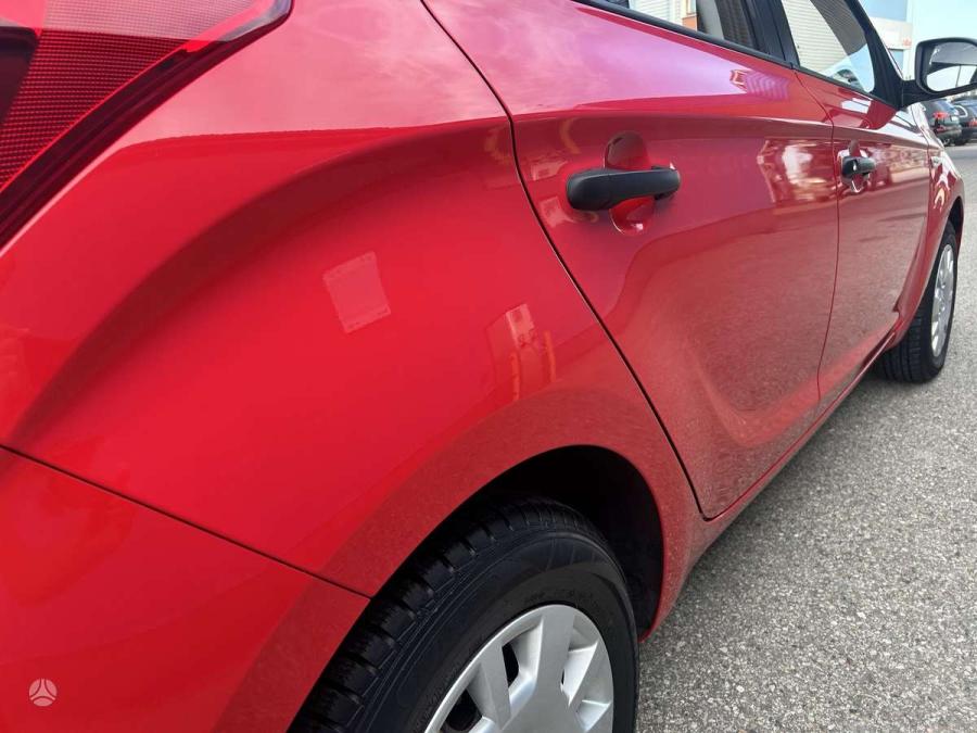 Sarkans Hyundai i20 2013 Marijampole, ar dzinēja tilpumu 1.25 L un nobraukumu 122 tūkst. km par 3850 €, foto 12 vietnē AUTOMOTO.COM.LV