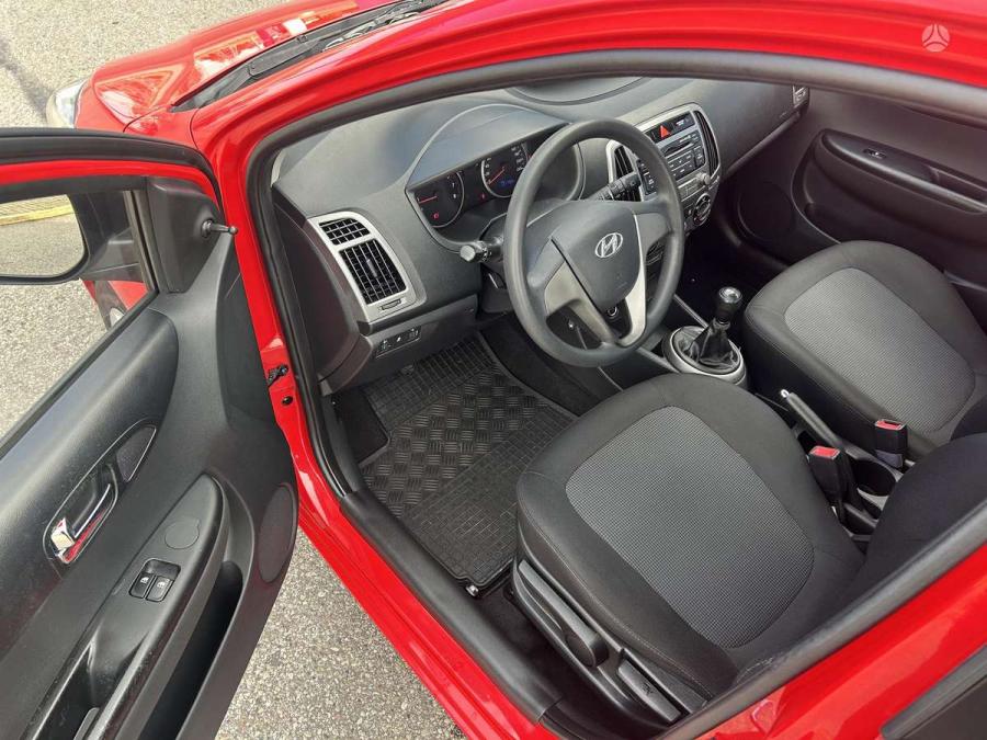 Sarkans Hyundai i20 2013 Marijampole, ar dzinēja tilpumu 1.25 L un nobraukumu 122 tūkst. km par 3850 €, foto 23 vietnē AUTOMOTO.COM.LV