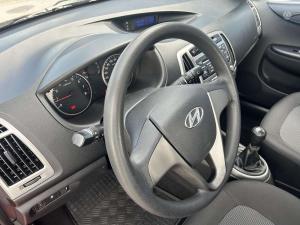 Sarkans Hyundai i20 2013 Marijampole, ar dzinēja tilpumu 1.25 L un nobraukumu 122 tūkst. km par 3850 €, foto 25 vietnē AUTOMOTO.COM.LV