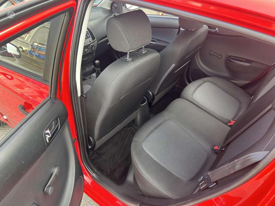 Sarkans Hyundai i20 2013 Marijampole, ar dzinēja tilpumu 1.25 L un nobraukumu 122 tūkst. km par 3850 €, foto 27 vietnē AUTOMOTO.COM.LV