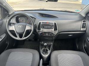 Sarkans Hyundai i20 2013 Marijampole, ar dzinēja tilpumu 1.25 L un nobraukumu 122 tūkst. km par 3850 €, foto 31 vietnē AUTOMOTO.COM.LV