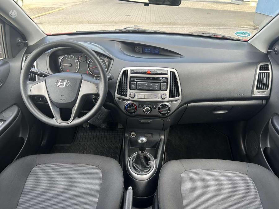 Sarkans Hyundai i20 2013 Marijampole, ar dzinēja tilpumu 1.25 L un nobraukumu 122 tūkst. km par 3850 €, foto 31 vietnē AUTOMOTO.COM.LV