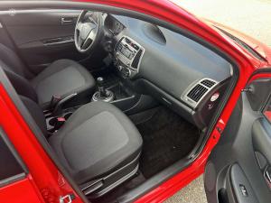 Sarkans Hyundai i20 2013 Marijampole, ar dzinēja tilpumu 1.25 L un nobraukumu 122 tūkst. km par 3850 €, foto 32 vietnē AUTOMOTO.COM.LV
