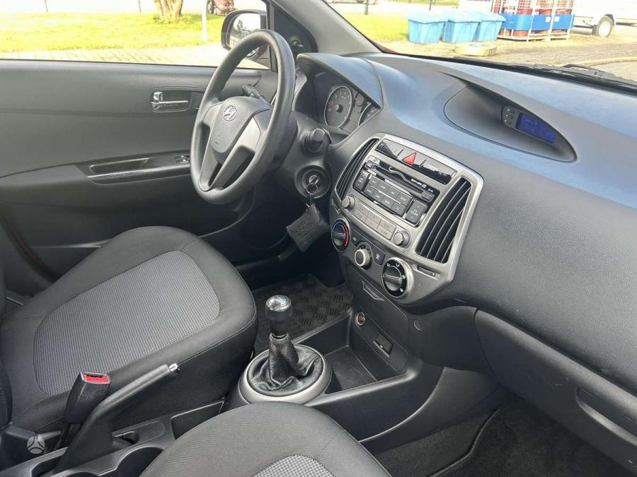 Sarkans Hyundai i20 2013 Marijampole, ar dzinēja tilpumu 1.25 L un nobraukumu 122 tūkst. km par 3850 €, foto 34 vietnē AUTOMOTO.COM.LV