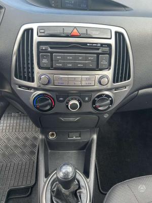 Sarkans Hyundai i20 2013 Marijampole, ar dzinēja tilpumu 1.25 L un nobraukumu 122 tūkst. km par 3850 €, foto 36 vietnē AUTOMOTO.COM.LV
