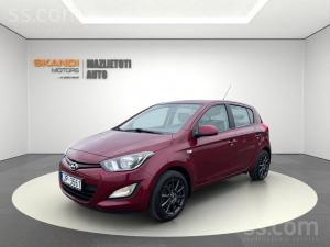 Красный Хендай и20 2014 в Рига, объемом двигателя 1.20 л и пробегом 81 тыс. км за 4490 €, фото  на AUTOMOTO.COM.LV