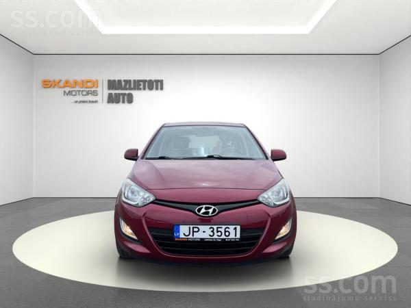 Красный Хендай и20 2014 в Рига, объемом двигателя 1.20 л и пробегом 81 тыс. км за 4490 €, фото 2 на AUTOMOTO.COM.LV
