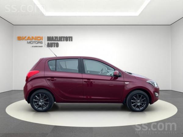 Красный Хендай и20 2014 в Рига, объемом двигателя 1.20 л и пробегом 81 тыс. км за 4490 €, фото 7 на AUTOMOTO.COM.LV