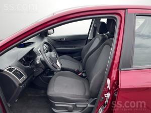 Sarkans Hyundai i20 2014 Rīga, ar dzinēja tilpumu 1.20 L un nobraukumu 81 tūkst. km par 4490 €, foto 10 vietnē AUTOMOTO.COM.LV