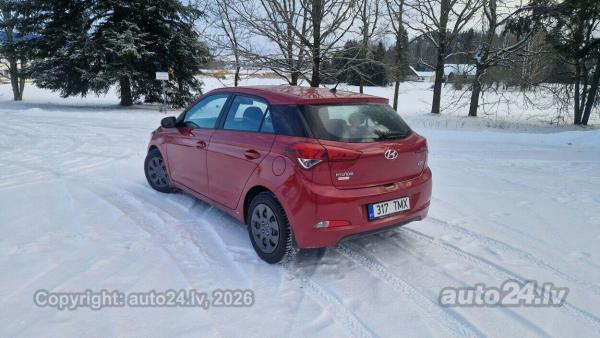 Sarkans Hyundai i20 2017 Viljandi, ar dzinēja tilpumu 1.20 L un nobraukumu 76 tūkst. km par 7600 €, foto 4 vietnē AUTOMOTO.COM.LV