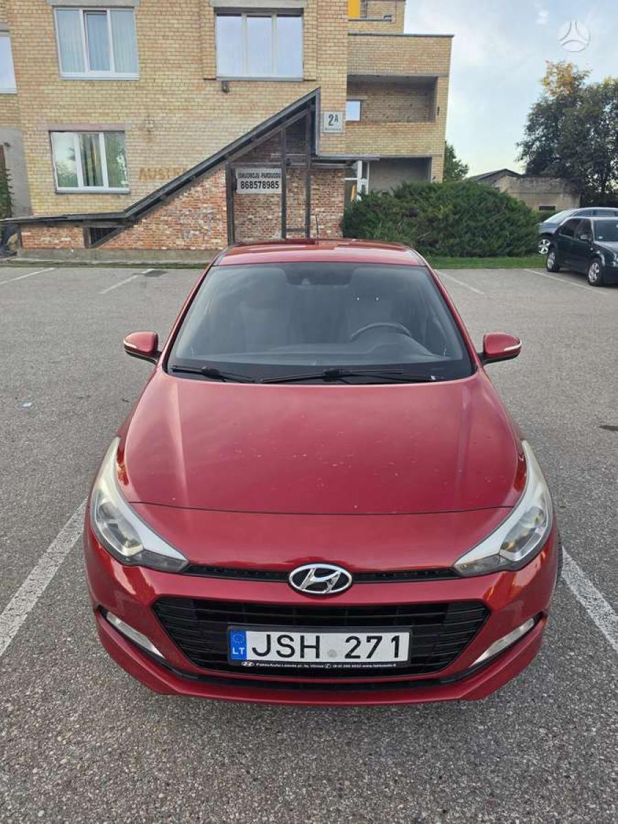 Red Hyundai i20 2017 in Ukmerge, with an engine capacity of 1.00 L and mileage of 164 thousand km for 5350 €, photo 1 on AUTOMOTO.COM.LV