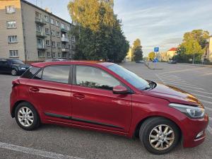 Red Hyundai i20 2017 in Ukmerge, with an engine capacity of 1.00 L and mileage of 164 thousand km for 5350 €, photo 3 on AUTOMOTO.COM.LV