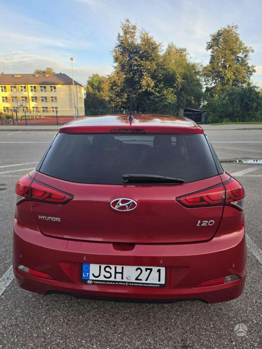 Red Hyundai i20 2017 in Ukmerge, with an engine capacity of 1.00 L and mileage of 164 thousand km for 5350 €, photo 5 on AUTOMOTO.COM.LV