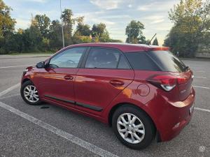 Red Hyundai i20 2017 in Ukmerge, with an engine capacity of 1.00 L and mileage of 164 thousand km for 5350 €, photo 6 on AUTOMOTO.COM.LV