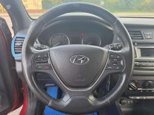 Red Hyundai i20 2017 in Ukmerge, with an engine capacity of 1.00 L and mileage of 164 thousand km for 5350 €, photo 8 on AUTOMOTO.COM.LV
