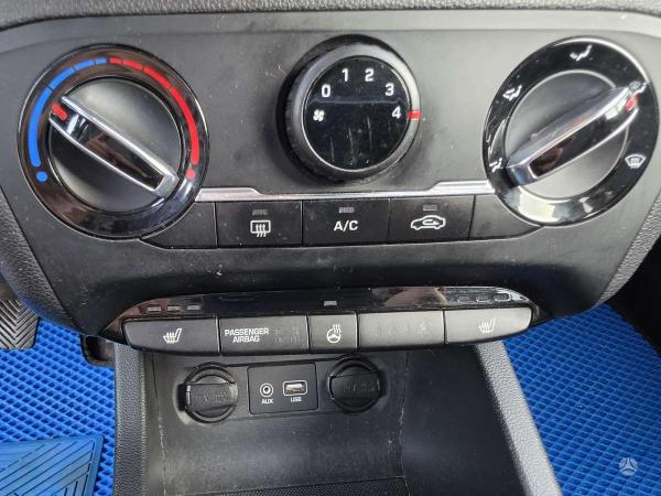 Red Hyundai i20 2017 in Ukmerge, with an engine capacity of 1.00 L and mileage of 164 thousand km for 5350 €, photo 10 on AUTOMOTO.COM.LV