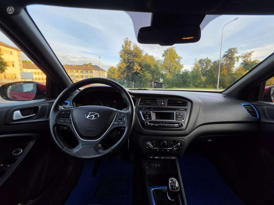 Red Hyundai i20 2017 in Ukmerge, with an engine capacity of 1.00 L and mileage of 164 thousand km for 5350 €, photo 11 on AUTOMOTO.COM.LV