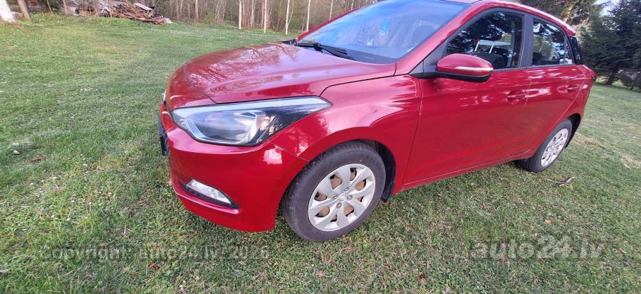 Red Hyundai i20 2018 in Narva, with an engine capacity of 1.25 L and mileage of 98 thousand km for 9900 €, photo 3 on AUTOMOTO.COM.LV