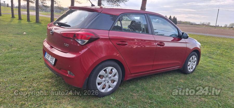 Red Hyundai i20 2018 in Narva, with an engine capacity of 1.25 L and mileage of 98 thousand km for 9900 €, photo 6 on AUTOMOTO.COM.LV