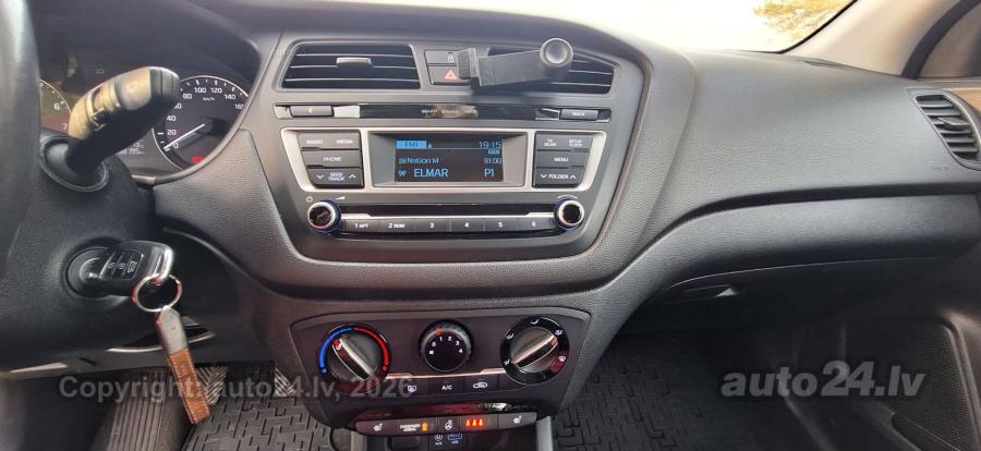 Red Hyundai i20 2018 in Narva, with an engine capacity of 1.25 L and mileage of 98 thousand km for 9900 €, photo 13 on AUTOMOTO.COM.LV