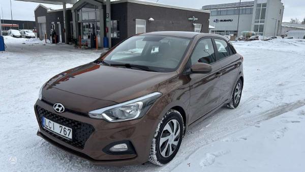 Red Hyundai i20 2019 in Kaunas, with an engine capacity of 1.00 L and mileage of 79 thousand km for 10300 €, photo 1 on AUTOMOTO.COM.LV