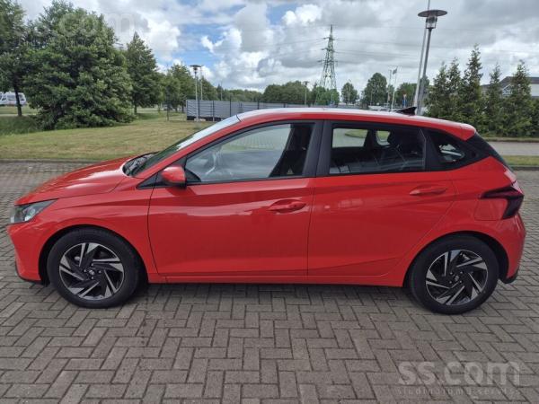 Red Hyundai i20 2021 in Liepaja, with an engine capacity of 1.00 L and mileage of 25 thousand km for 12990 €, photo 4 on AUTOMOTO.COM.LV