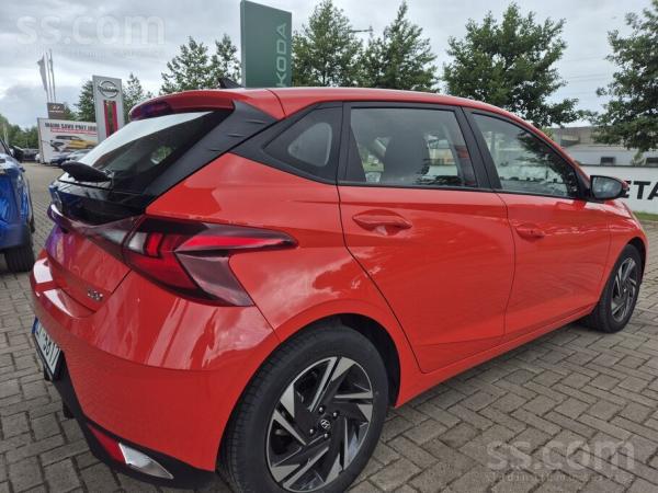 Red Hyundai i20 2021 in Liepaja, with an engine capacity of 1.00 L and mileage of 25 thousand km for 12990 €, photo 7 on AUTOMOTO.COM.LV