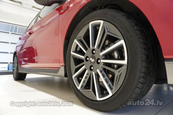 Sarkans Hyundai i20 2022 Tallina, ar dzinēja tilpumu 1.00 L un nobraukumu 48 tūkst. km par 15000 €, foto 5 vietnē AUTOMOTO.COM.LV