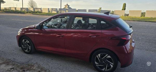 Red Hyundai i20 2022 in Jonava, with an engine capacity of 1.00 L and mileage of 142 thousand km for 11000 €, photo 2 on AUTOMOTO.COM.LV
