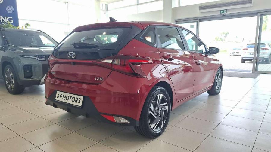 Red Hyundai i20 2022 in Kaunas, with an engine capacity of 1.00 L and mileage of 146 thousand km for 9945 €, photo 4 on AUTOMOTO.COM.LV