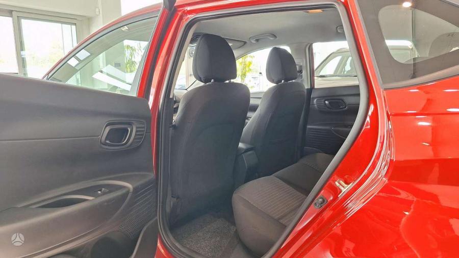 Red Hyundai i20 2022 in Kaunas, with an engine capacity of 1.00 L and mileage of 146 thousand km for 9945 €, photo 8 on AUTOMOTO.COM.LV