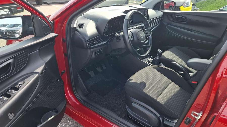 Red Hyundai i20 2022 in Kaunas, with an engine capacity of 1.00 L and mileage of 146 thousand km for 9945 €, photo 24 on AUTOMOTO.COM.LV