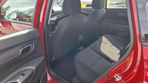 Red Hyundai i20 2022 in Kaunas, with an engine capacity of 1.00 L and mileage of 146 thousand km for 9945 €, photo 25 on AUTOMOTO.COM.LV