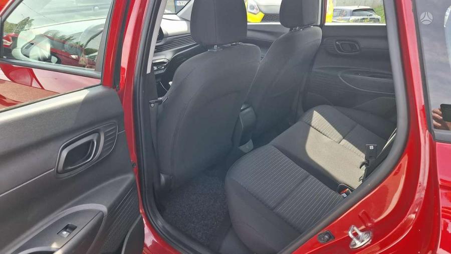 Red Hyundai i20 2022 in Kaunas, with an engine capacity of 1.00 L and mileage of 146 thousand km for 9945 €, photo 25 on AUTOMOTO.COM.LV