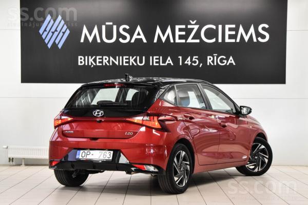 Red Hyundai i20 2023 in Riga, with an engine capacity of 1.00 L and mileage of 55 thousand km for 14790 €, photo 8 on AUTOMOTO.COM.LV