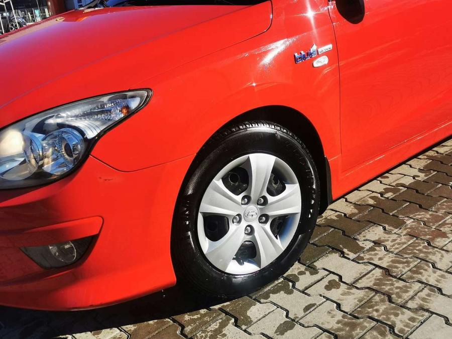 Sarkans Hyundai i20 2010 Viļņa, ar dzinēja tilpumu 1.60 L un nobraukumu 269 tūkst. km par 2350 €, foto 9 vietnē AUTOMOTO.COM.LV