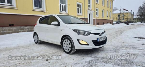 White Hyundai i20 2012 in Tallinn, with an engine capacity of 1.20 L and mileage of 202 thousand km for 2800 €, photo 1 on AUTOMOTO.COM.LV